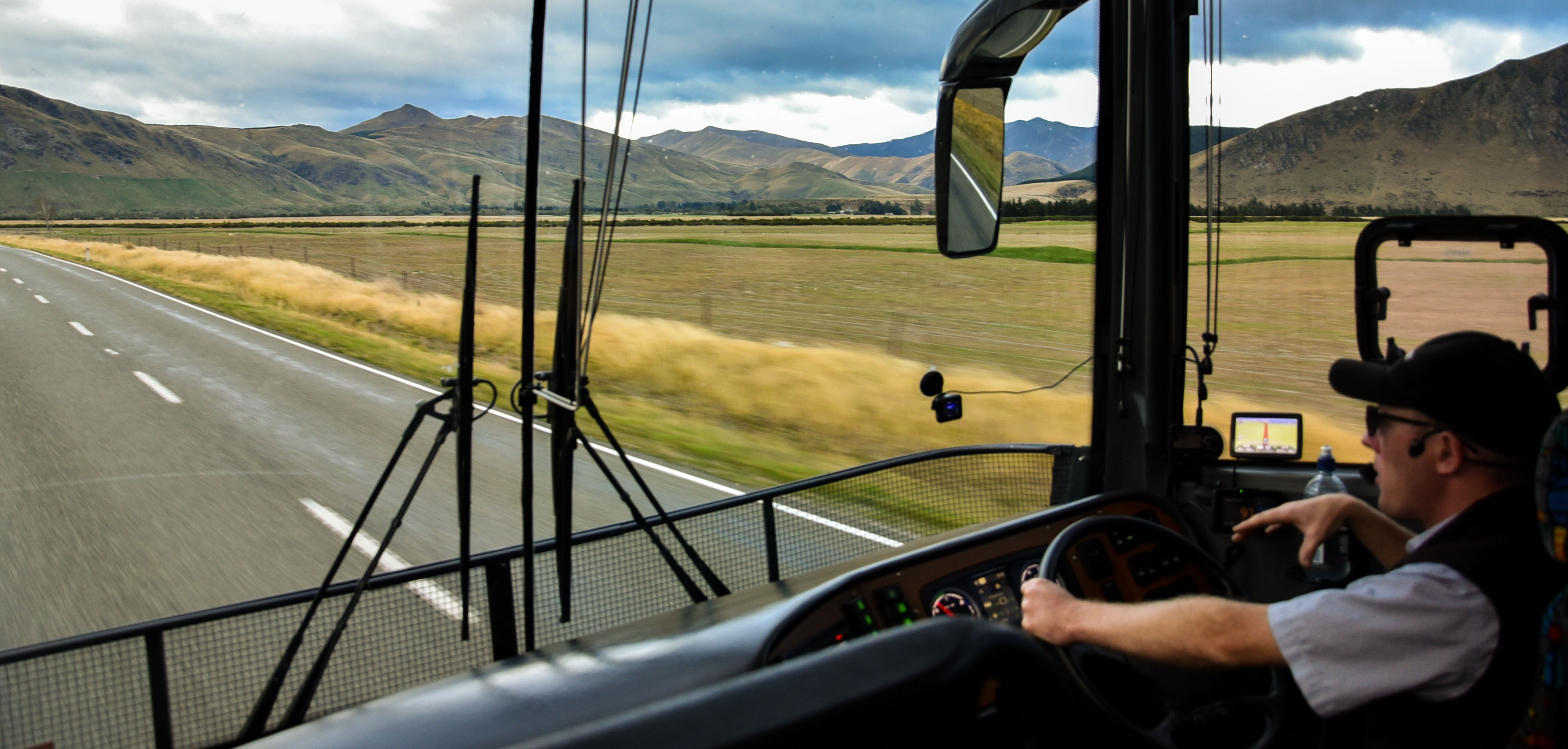 Backpacker Bus New Zealand - Cheap bus travel, New Zealand Bus Pass info